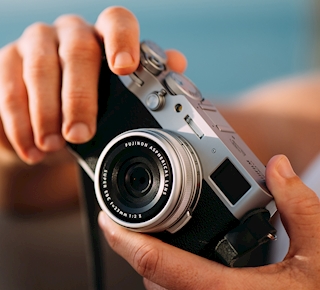 Fujifilm X100VI vs Fujifilm X-T5 Comparison Guide | Jessops